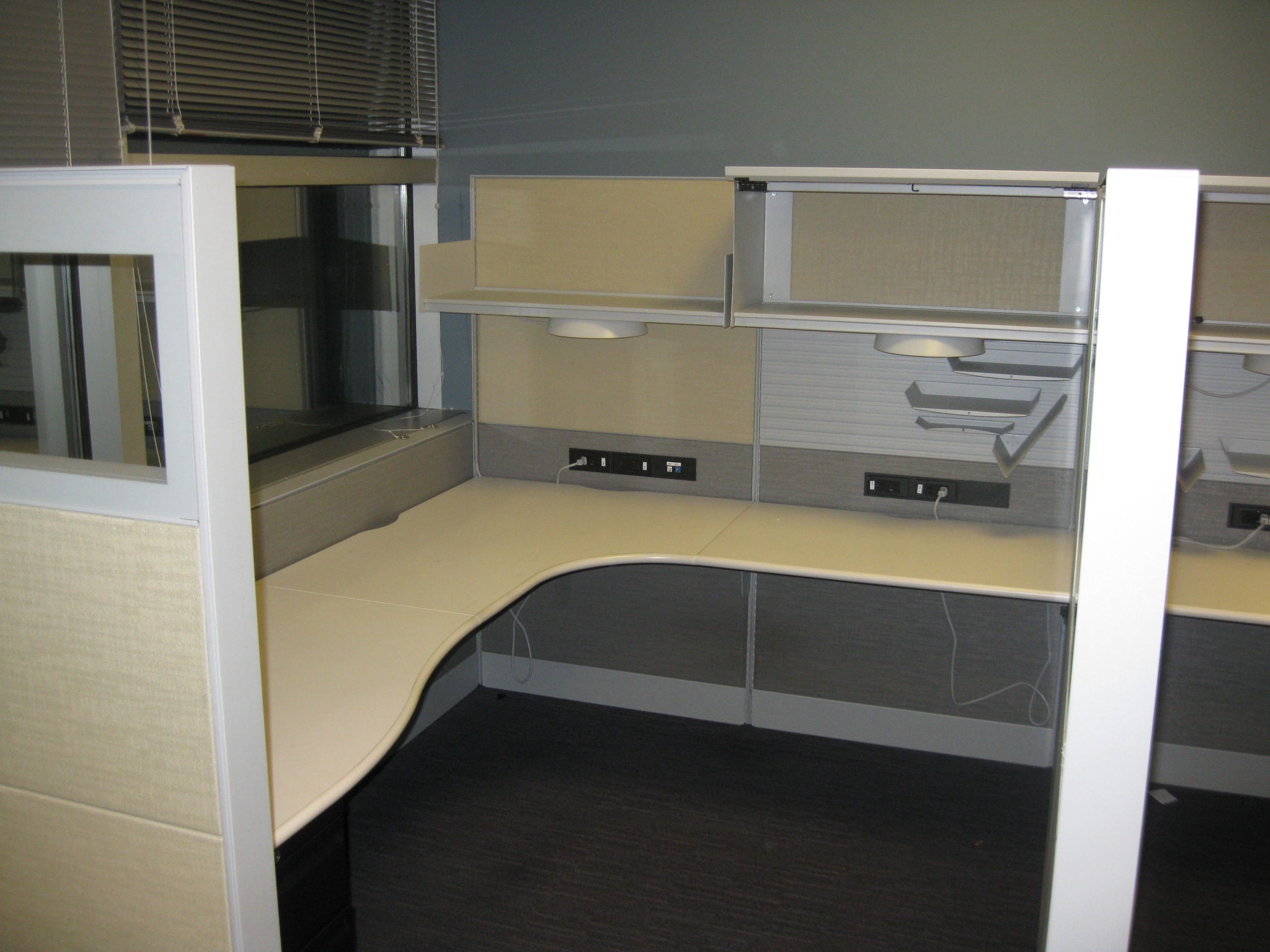 Pre-owned Teknion 6x8 Workstations | UsedCubicles.com