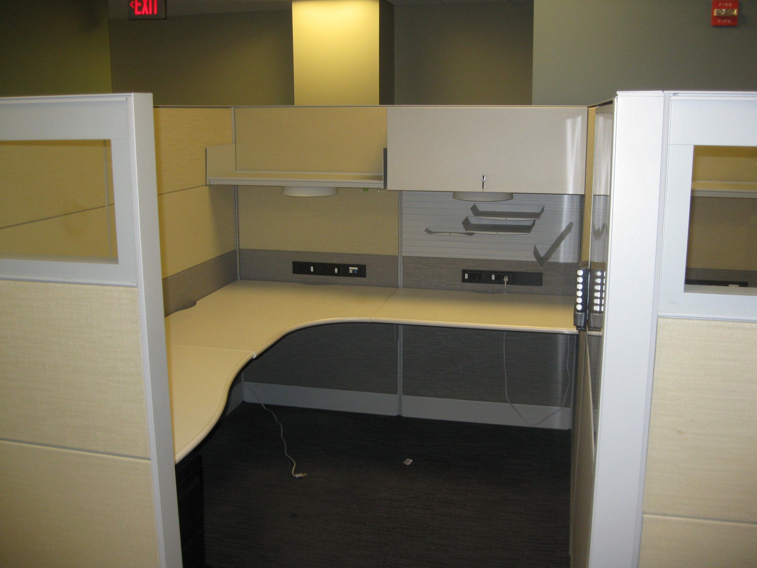 Pre-owned Teknion 6x8 Workstations | UsedCubicles.com